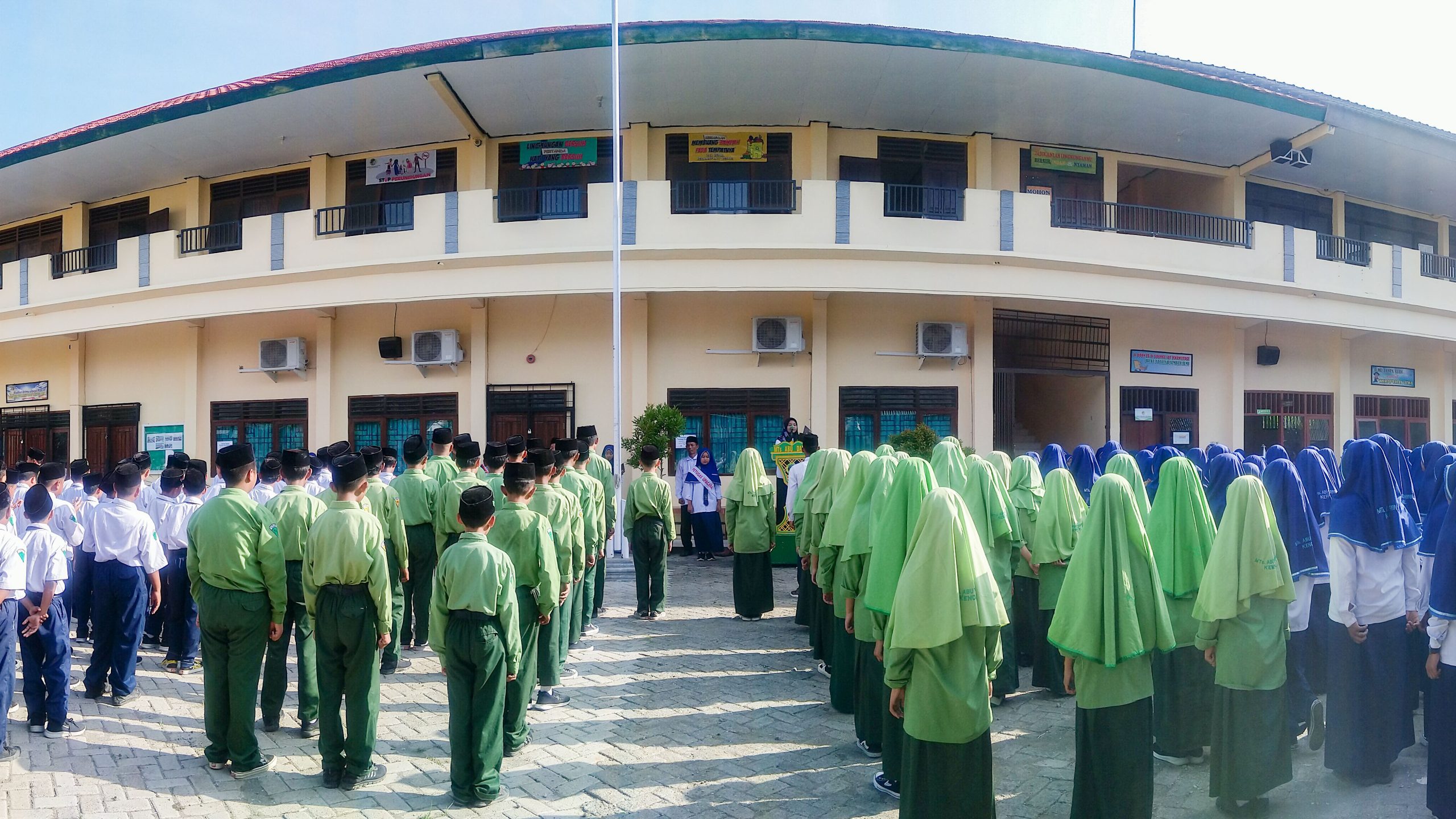 Upacara Pelantikan Pengurus OSIS MTs. Abu Darrin Masa Bakti 2022-2023 ...